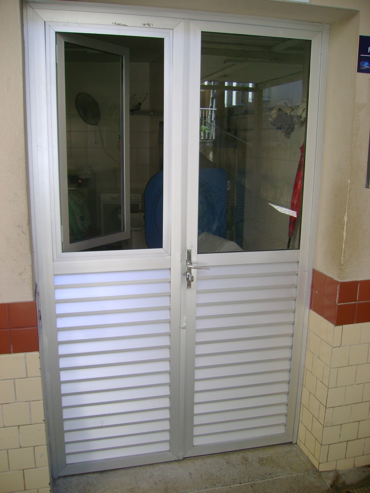 METALPLAST Esquadrias, Forros e Divisórias: Porta de alumínio