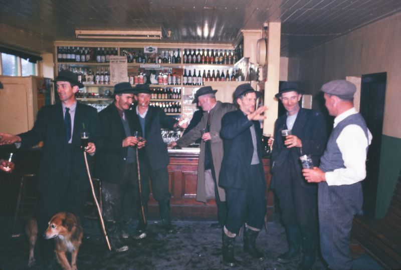 33 Vintage Snapshots Capture Everyday Life in Ireland in the 1960s ...