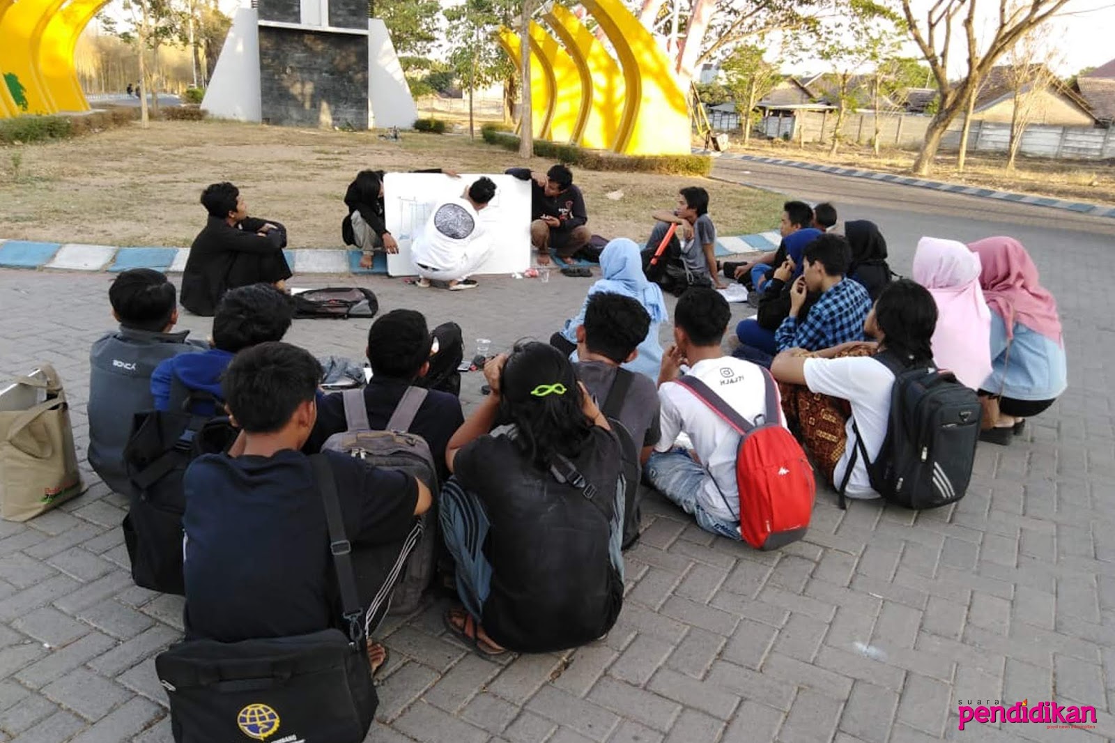 Sinau Seni Komunitas Seni Arek Jombang Senang Belajar Seni Bersama