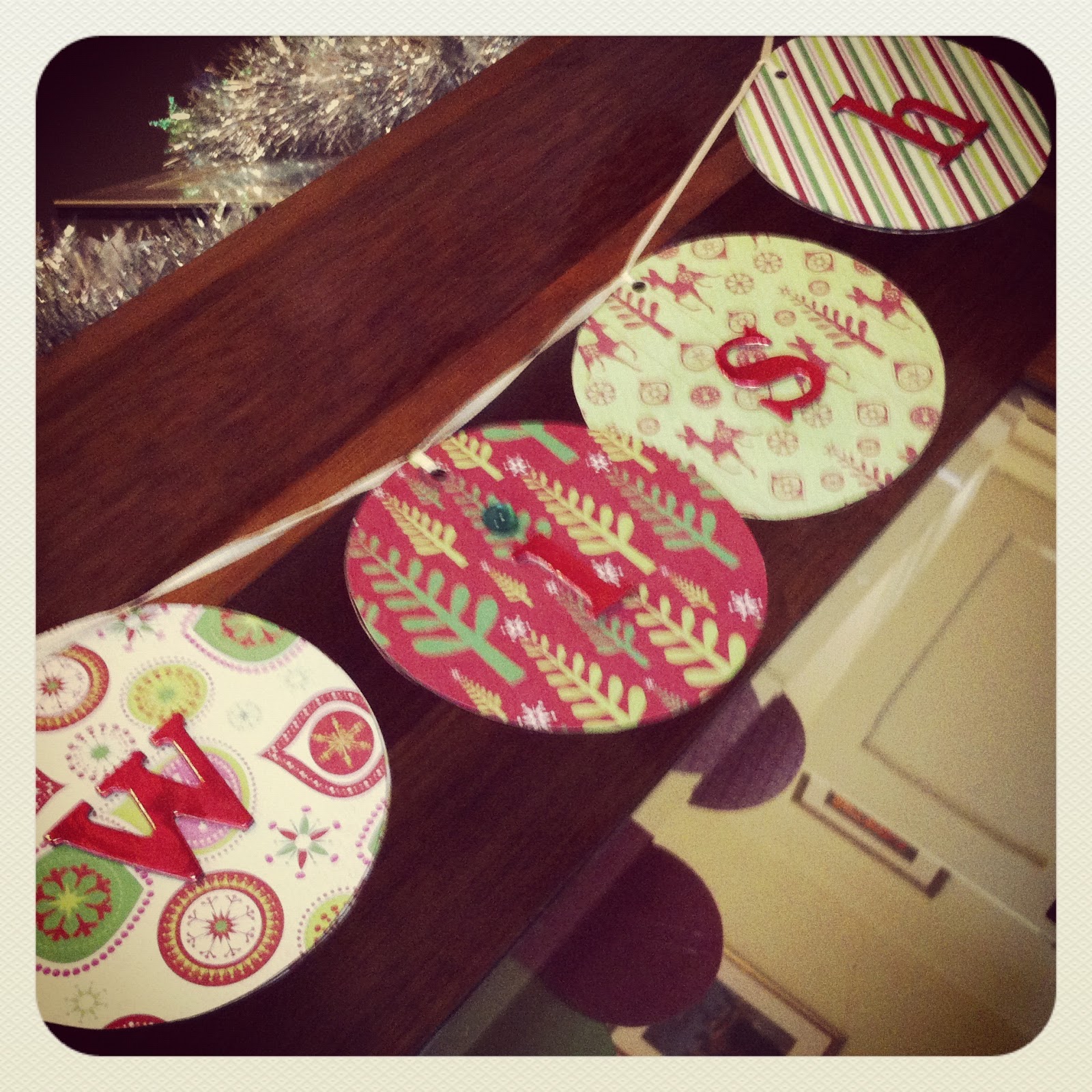 trying something new: DIY CD Christmas Banner