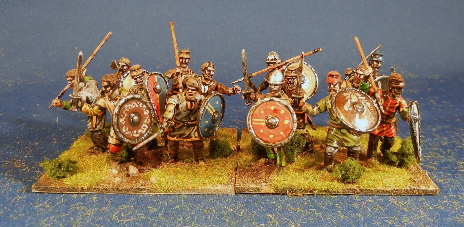 Bob's Miniature Wargaming Blog: 28mm Saxons hordes and cavalry