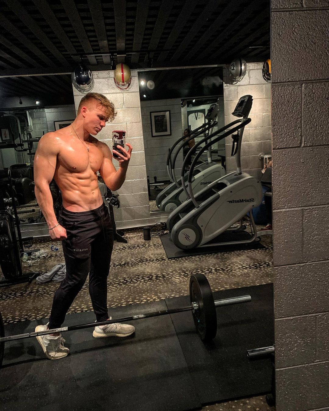 the beauty of male muscle: January 2021