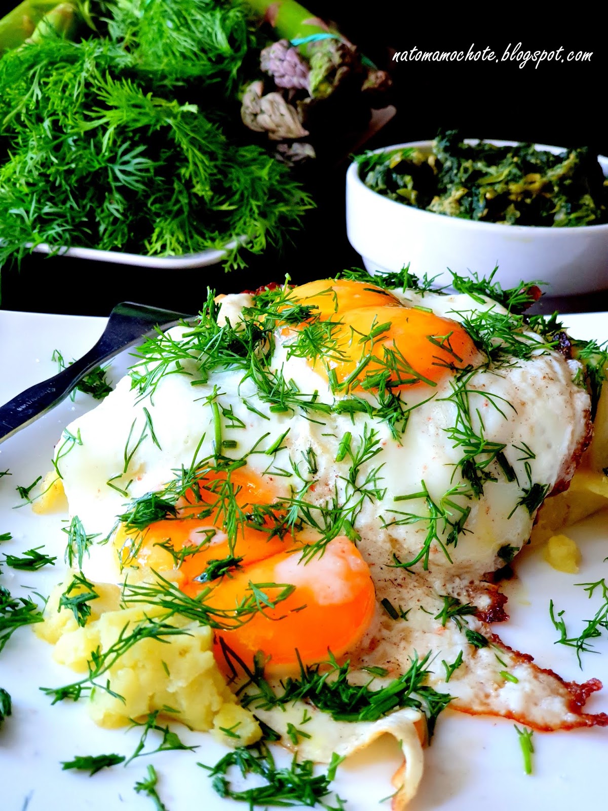 Na To Mam Ochotę: Jajko Sadzone ze Szpinakiem, Młode Ziemniaki i Botwinka do Popicia