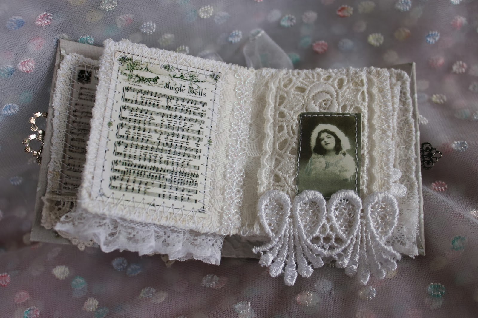 The CraftyDoll: Mini lace book