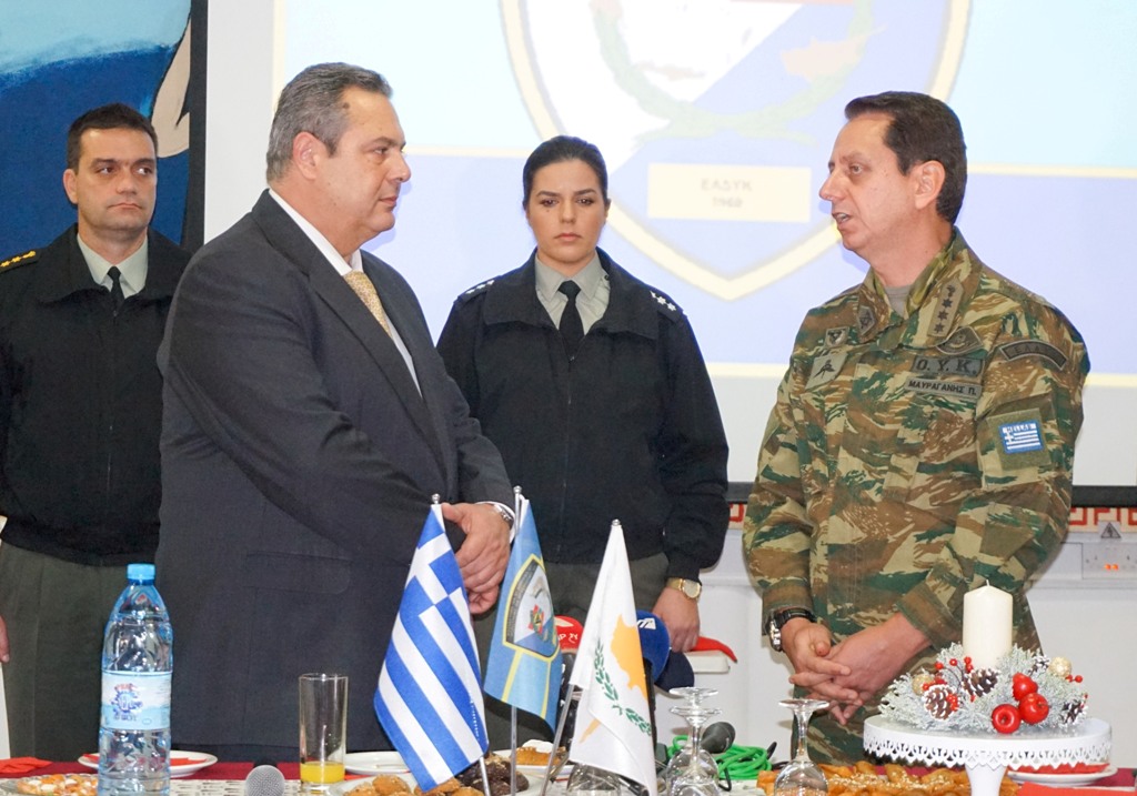 Συγκίνηση! Το δώρο της ΕΛΔΥΚ στον ΥΕΘΑ Πάνο Καμμένο - ΒΙΝΤΕΟ • Armyvoice.gr