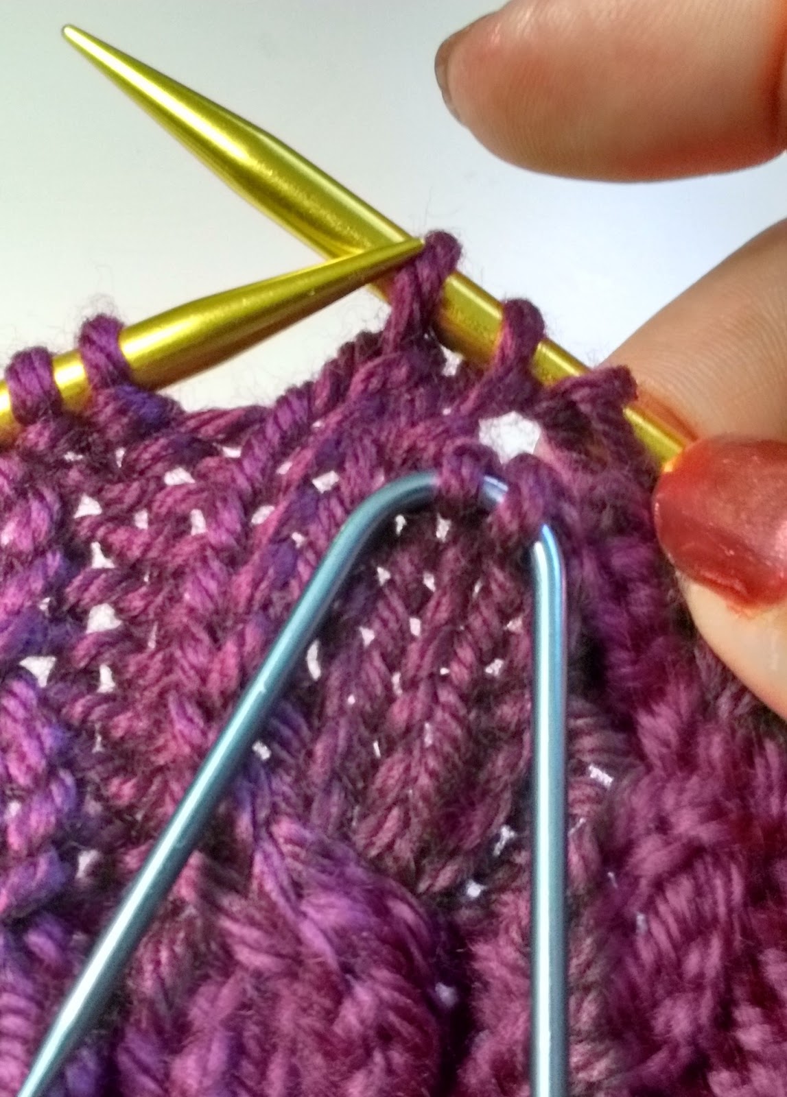 Smile with Yarn: How to use V-Shape Cable Needle