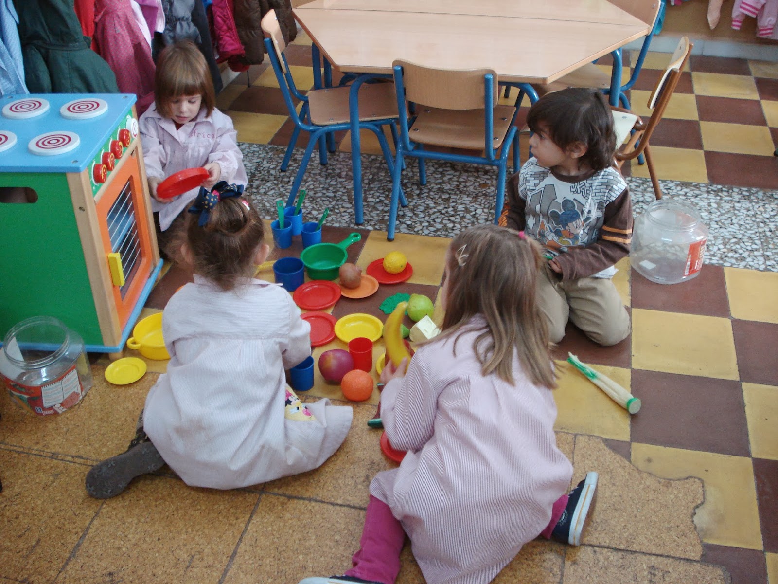 pekebloginfantil: Jugamos en el rincón de la cocinita
