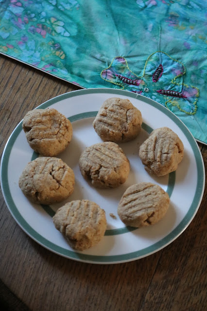 Sew many yarns: Biscuits, tea and sewing