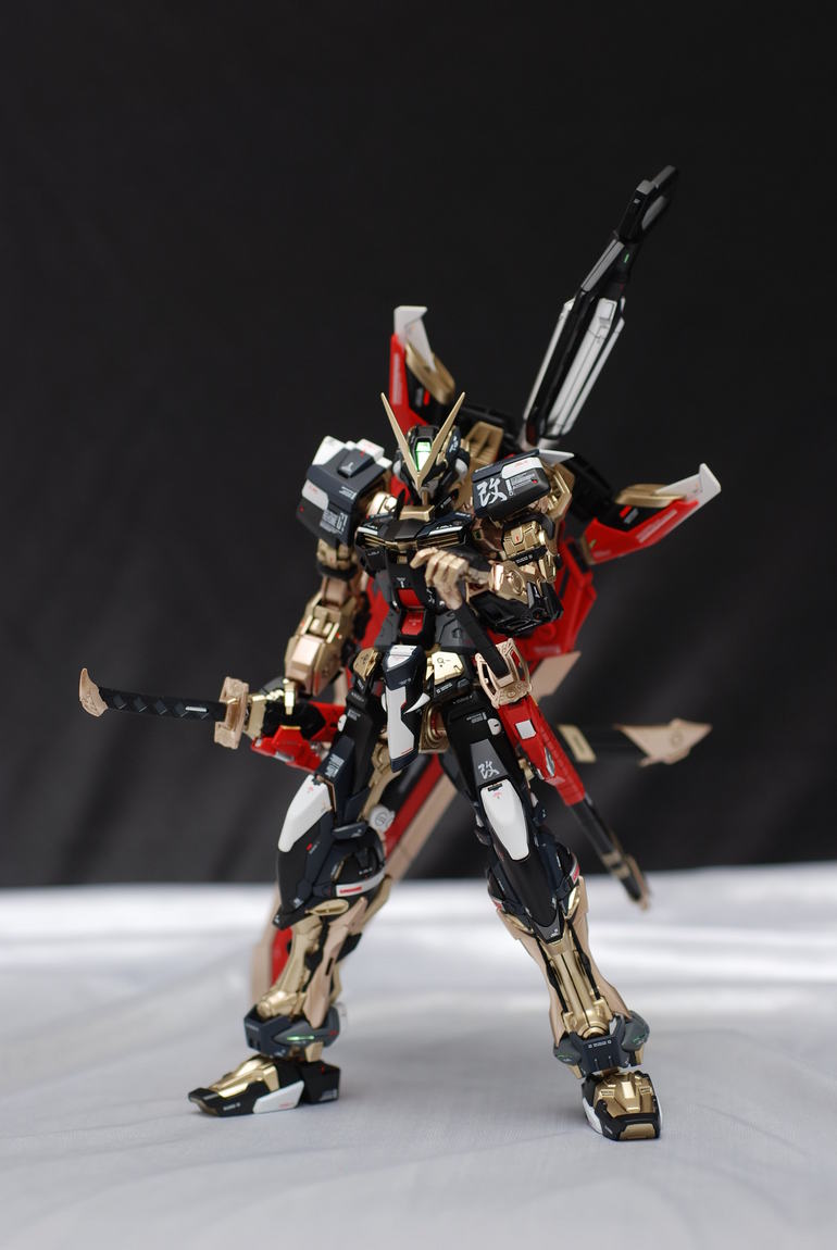 Custom Build: MG 1/100 Gundam Astray Red Frame Kai [Gold / Black Armor ...