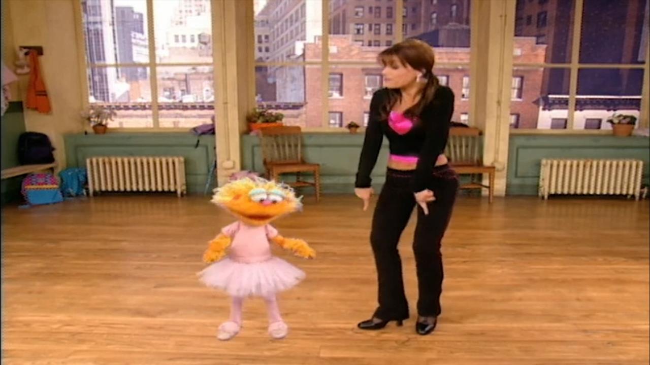Sesame Street Zoe's Dance Moves Sesame Street Zoe's Dance Moves
