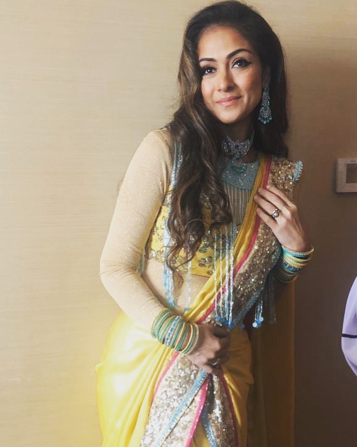 Tamil Popular Heroine Simran Beautiful Photos In Saree