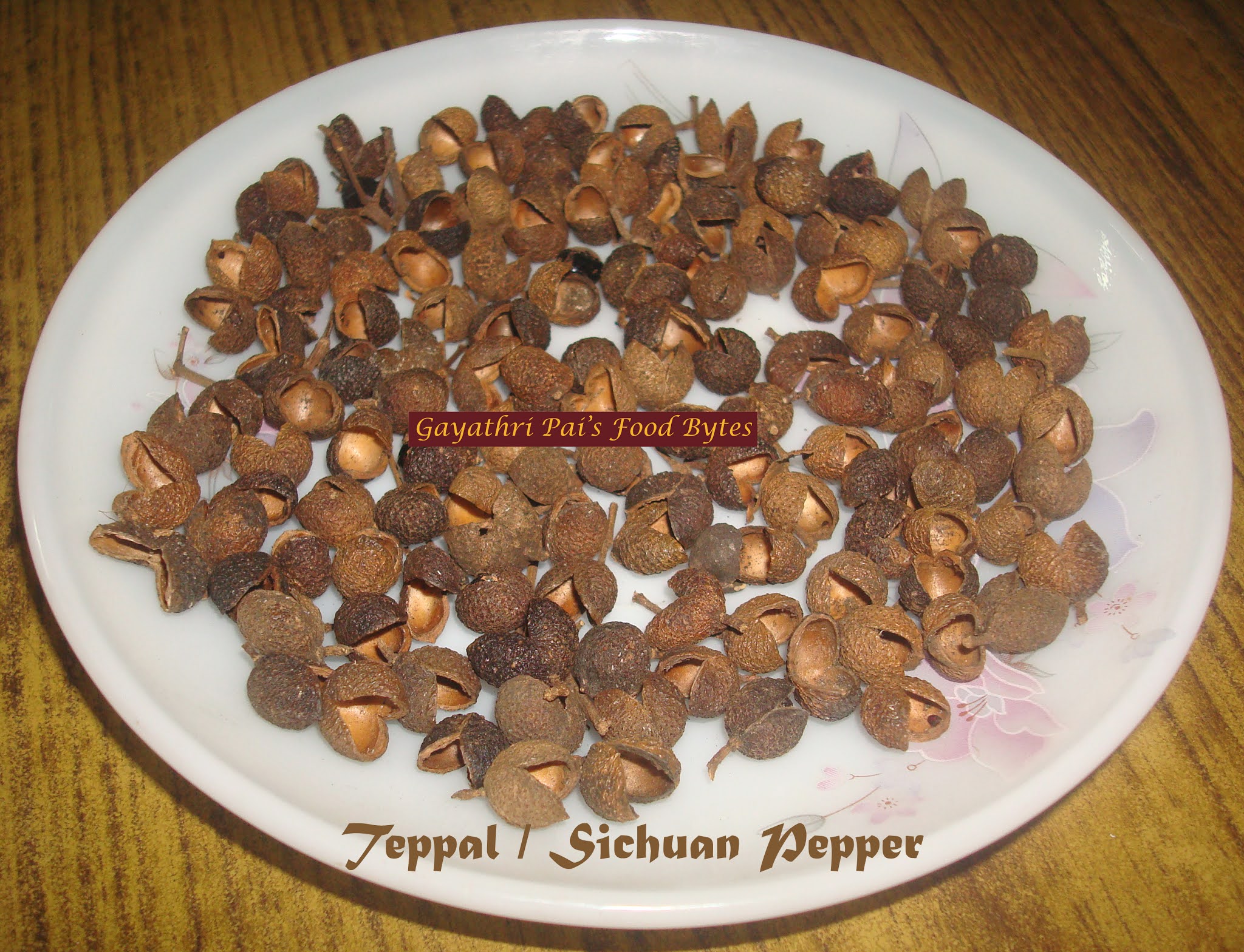 Gayathri Pai's Food Bytes: Matki Teppla Randai (Sprouted Moth Beans ...