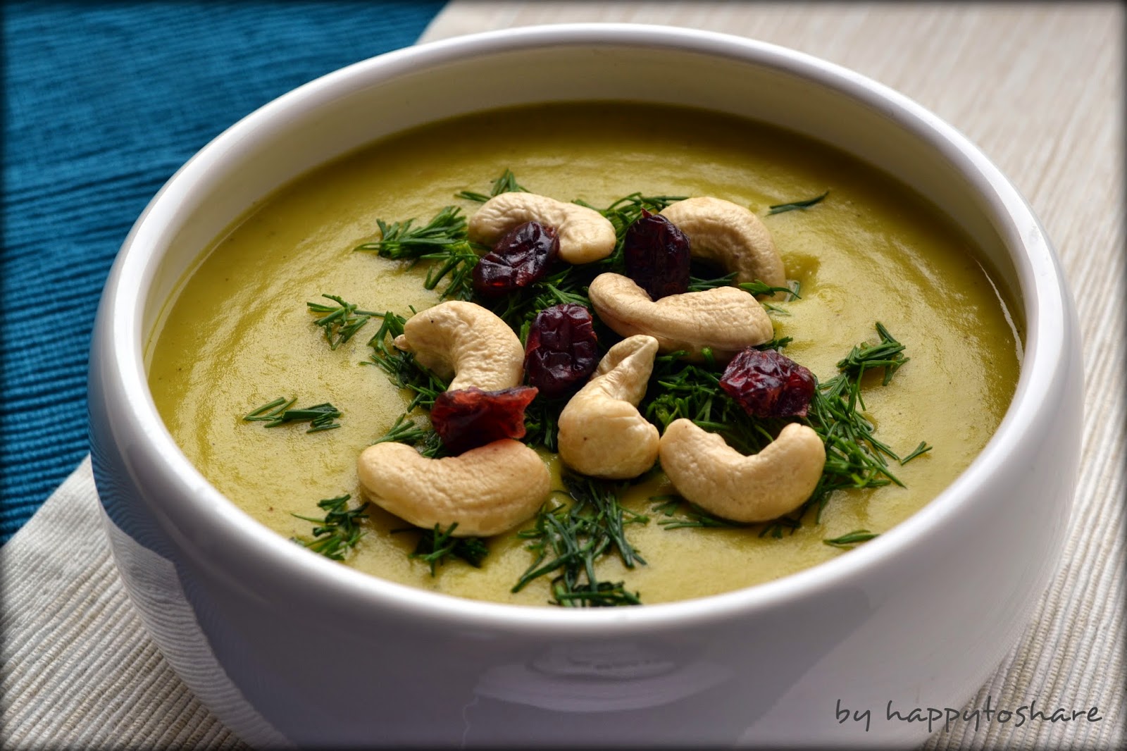 Simply Vege: Zupa krem z kalarepy z mleczkiem kokosowym i nerkowcami