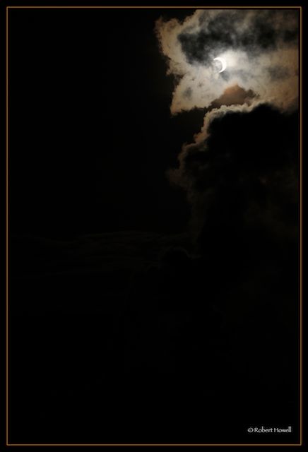 Robert Howell Photography: Eclipse / the "sun eating dragon"