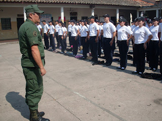 Interés Militar: Voces de mando de la instrucción premilitar.