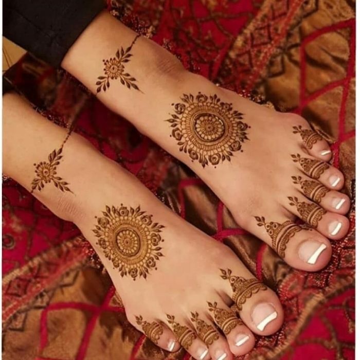 leg Mehndi Design Simple