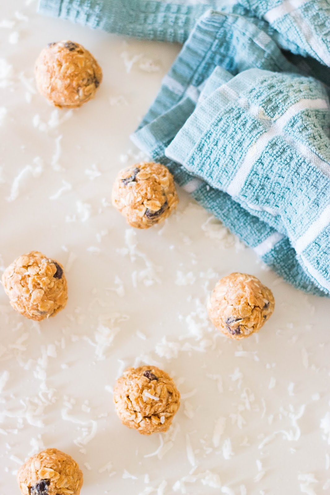 Easy 6 Ingredient Energy Bites