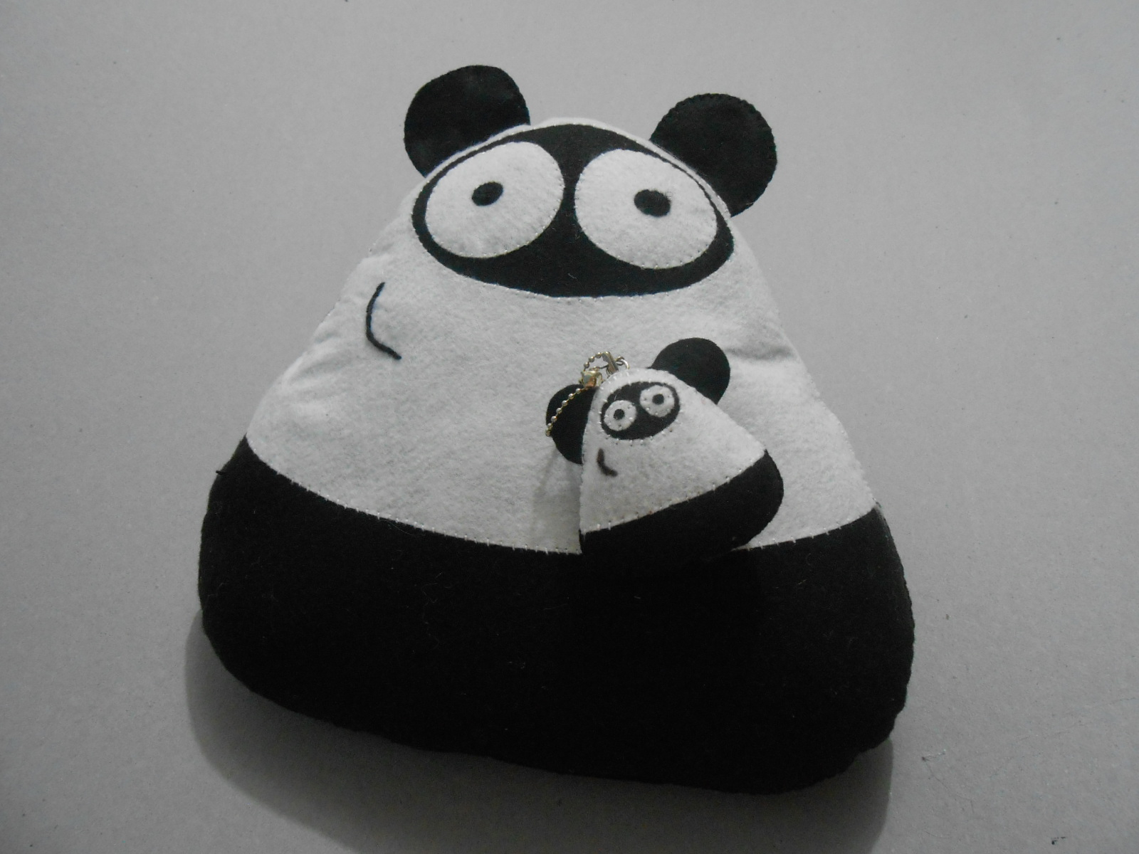 É Artesanato by Litta Santos: Kit Pou Panda - Encomenda do André