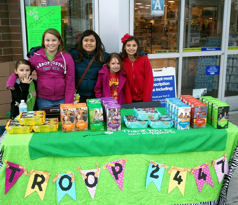 Girl Scout Troop #2447: BOOTHING FUN.