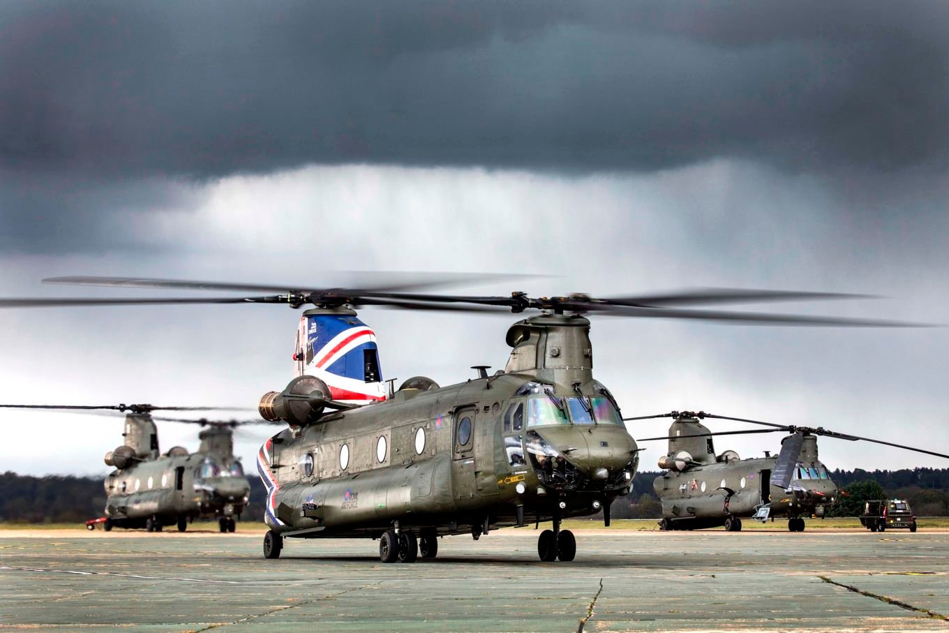 SNAFU!: Brits celebrate 40 years of the "Chinook"!