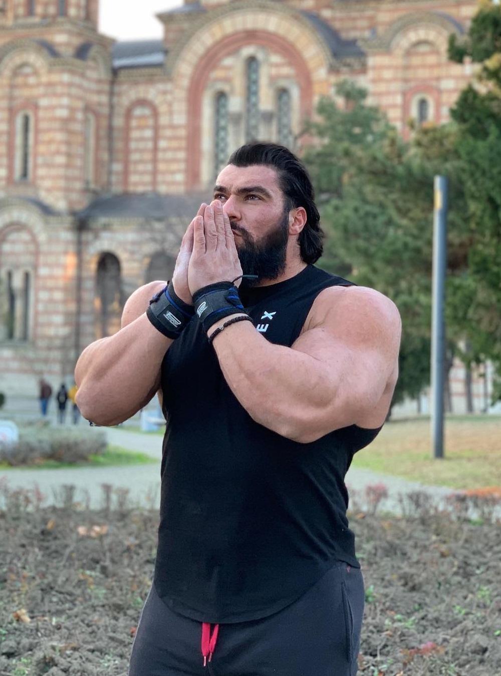 Muscle Lover: Serbian powerlifter and bodybuilder Sasa Lampas