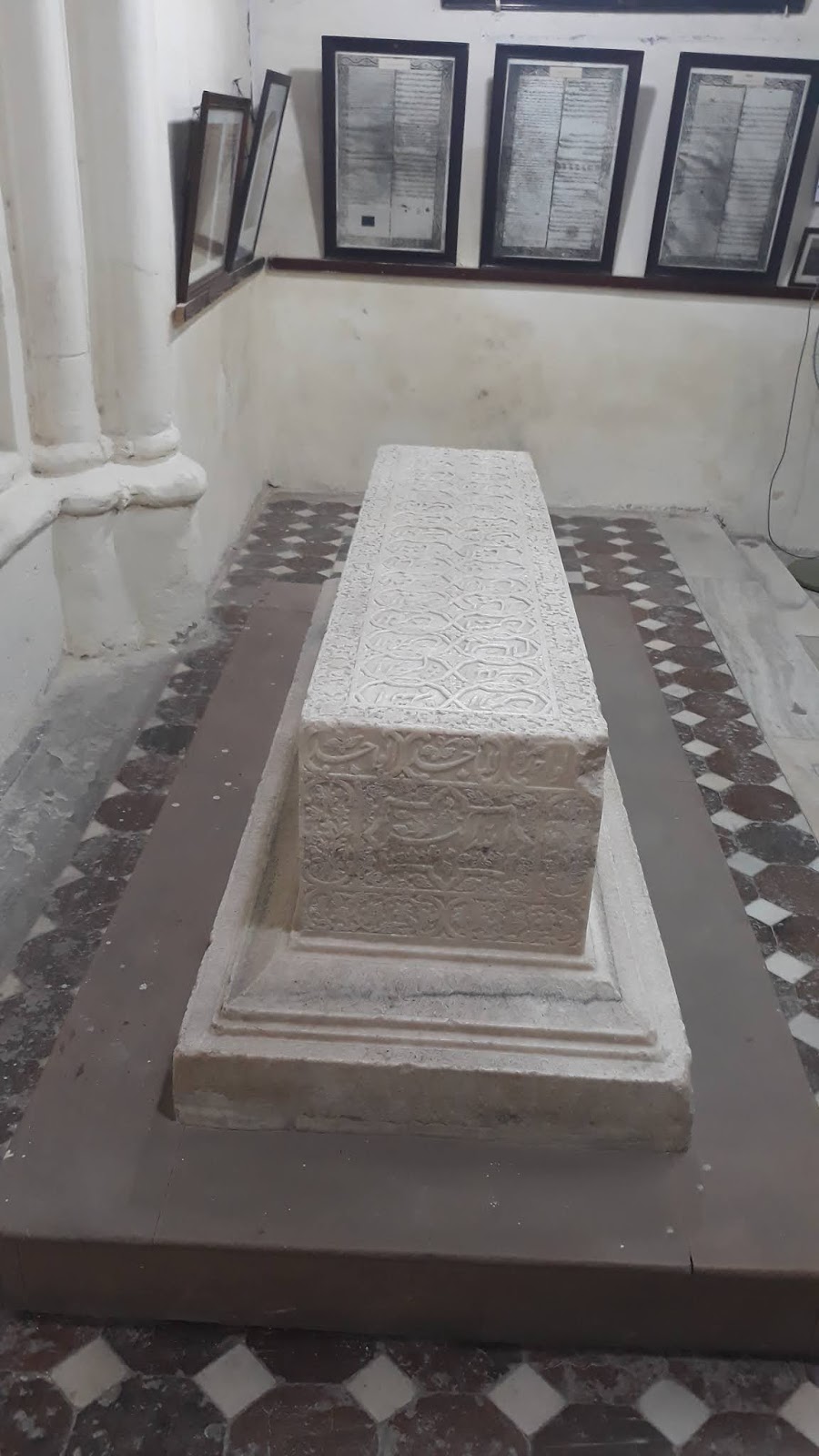 Ali Usman Baig : Who desecrated and shifted the Grave of Anarkali from ...
