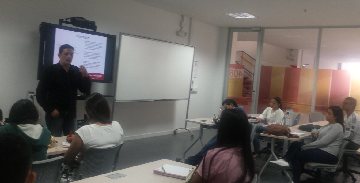 Paper: PROFESOR DE LENGUAJES AUDIOVISUALES EN LA CÁTEDRA ABIERTA DE ...