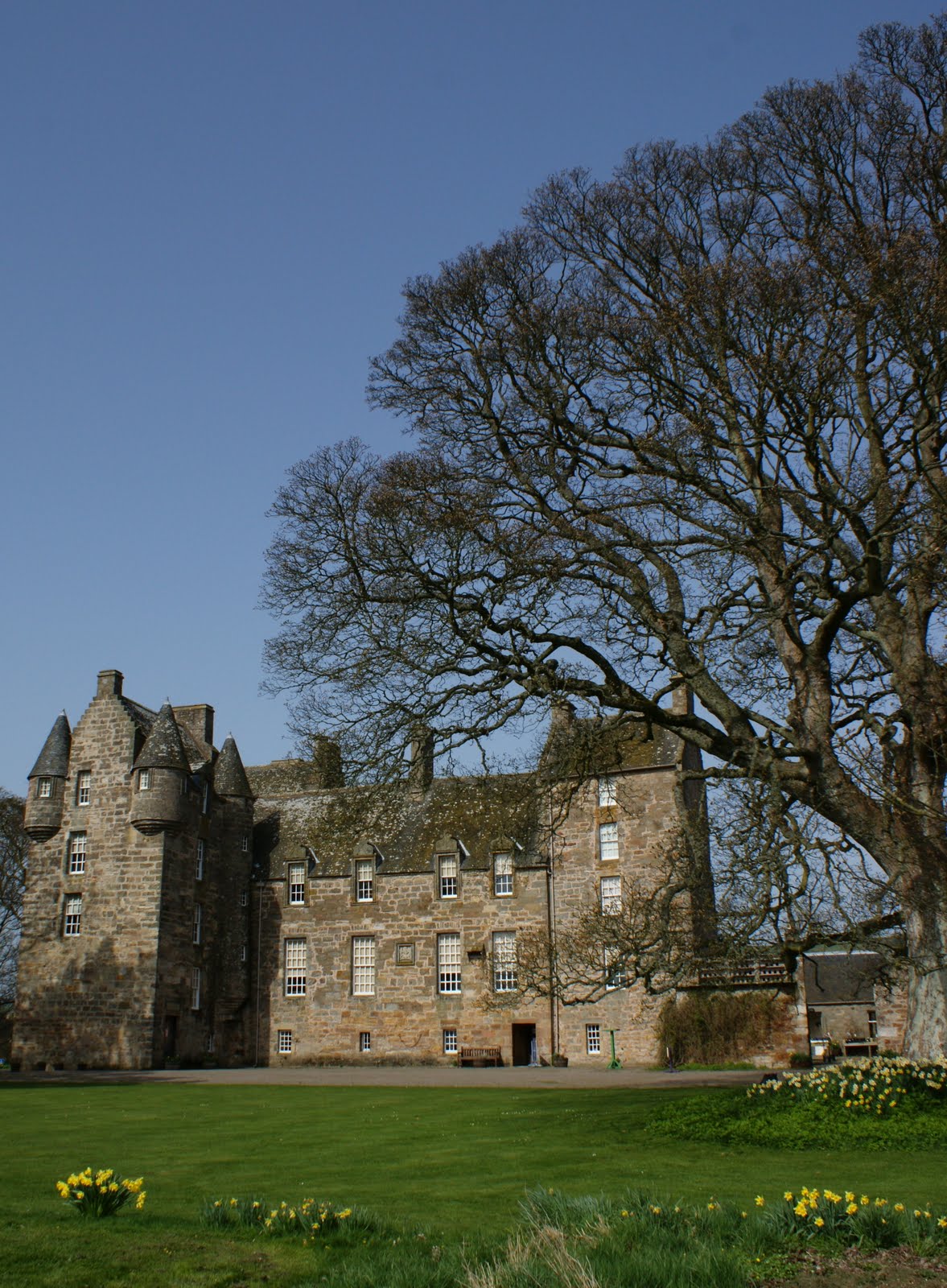Tour Scotland: Tour Scotland Photographs Kellie Castle 10th April