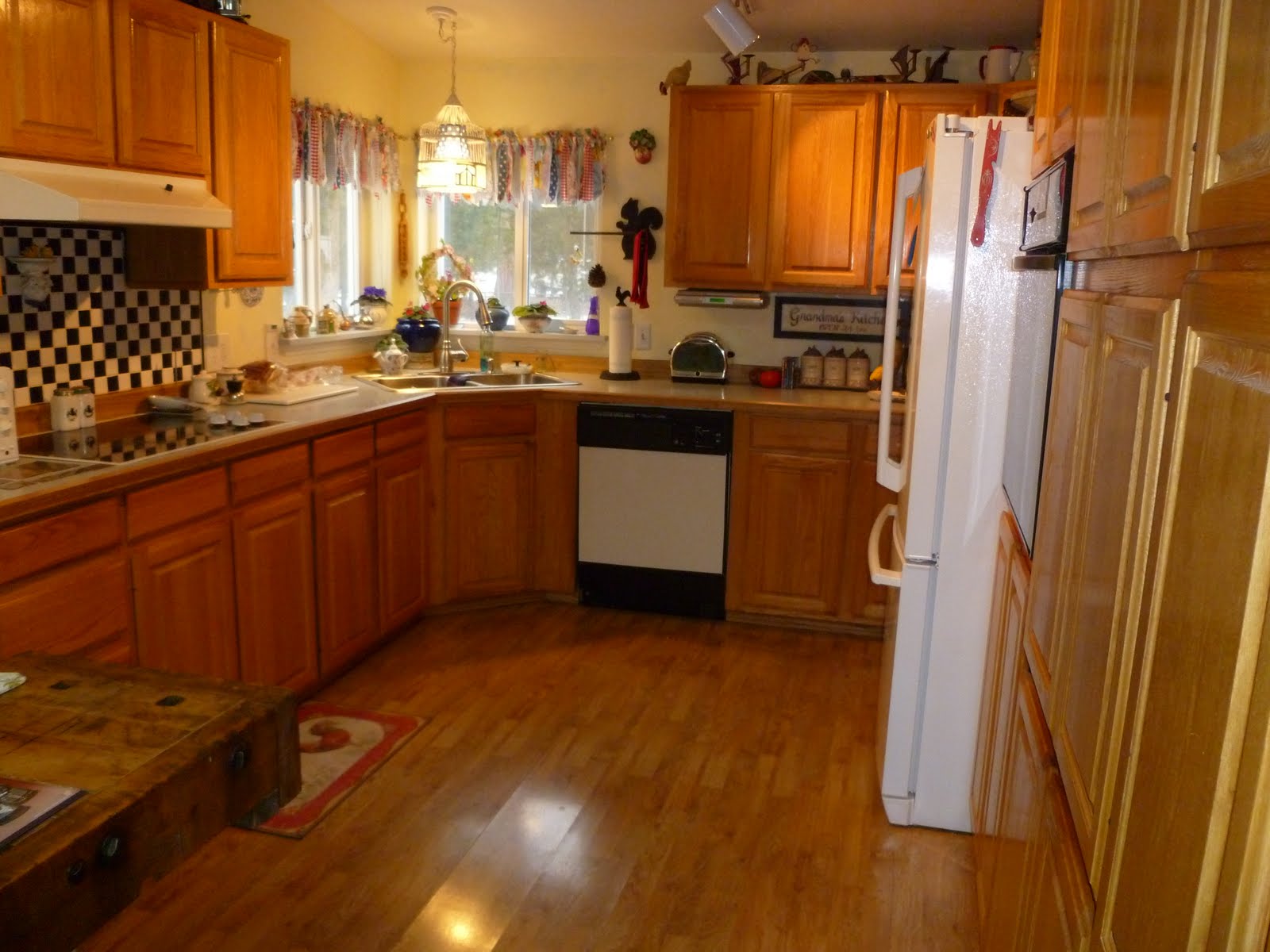 THE CUTEST COTTAGE LAMPS, ETC.: REDECORATING THE KITCHEN! YAY!