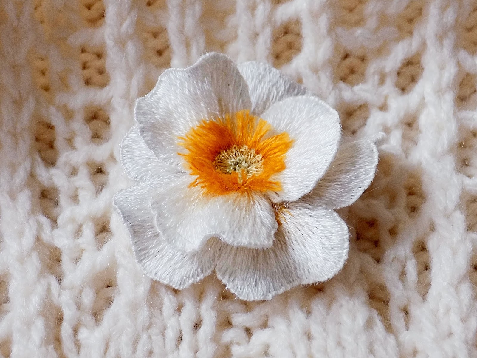 Make your own flower brooch! - Stitch Floral