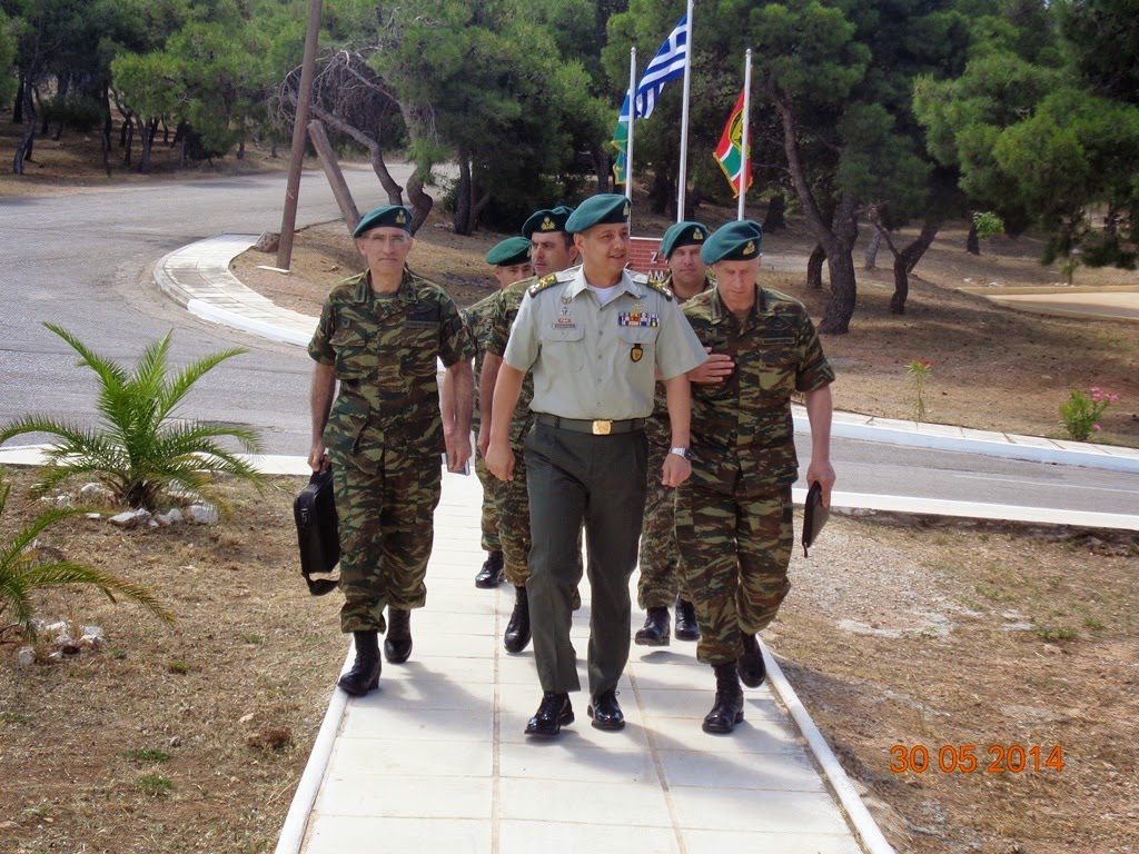ΣΤΟ ΜΕΓΑΛΟ ΠΕΥΚΟ ΕΧΘΕΣ ΕΚΤΑΚΤΩΣ Ο ΑΡΧΗΓΟΣ ΤΟΥ ΣΤΡΑΤΟΥ... ΚΑΤΕΥΘYΝΤΗΡΙΕΣ ...