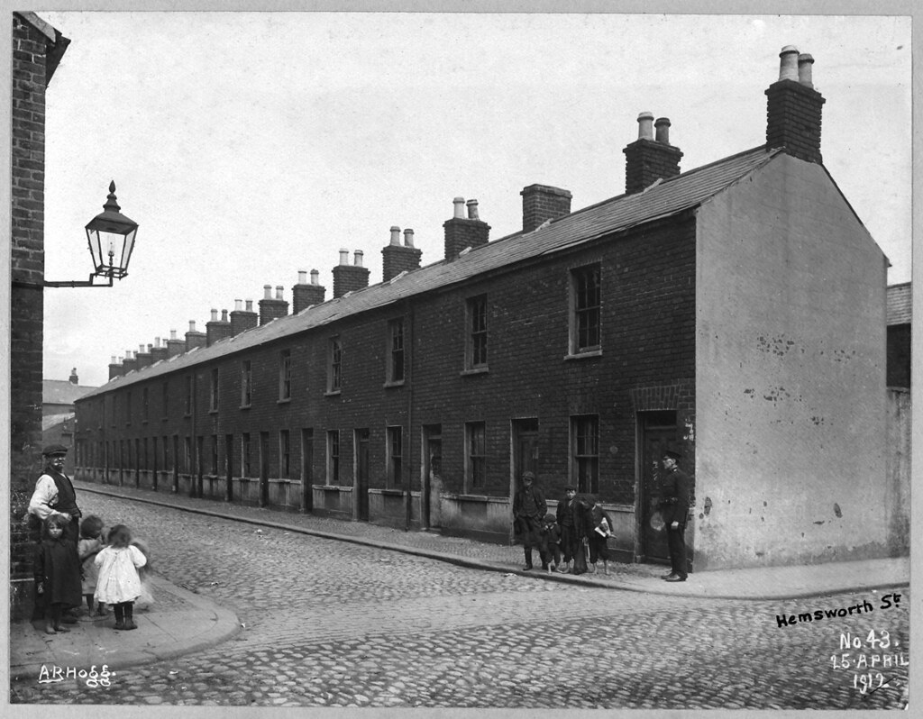 60 Amazing Vintage Photographs Capture Street Life in Belfast in the ...