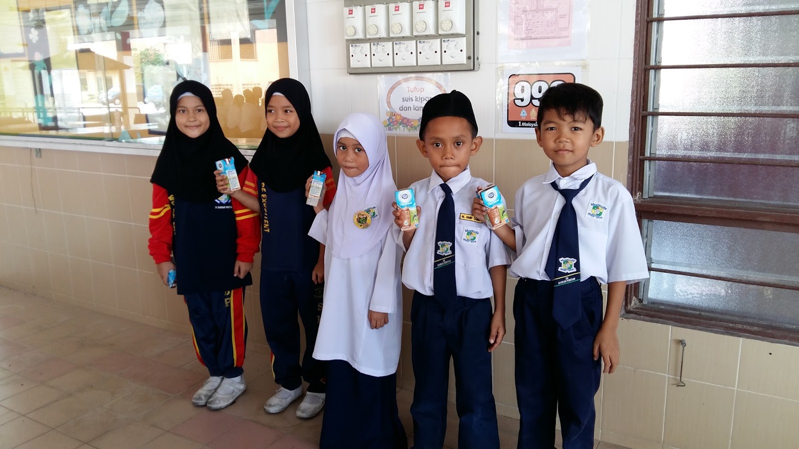 Smart Kantin SKBP: Kaedah Minum Susu Kotak Program Susu 1 Malaysia (PS1M)