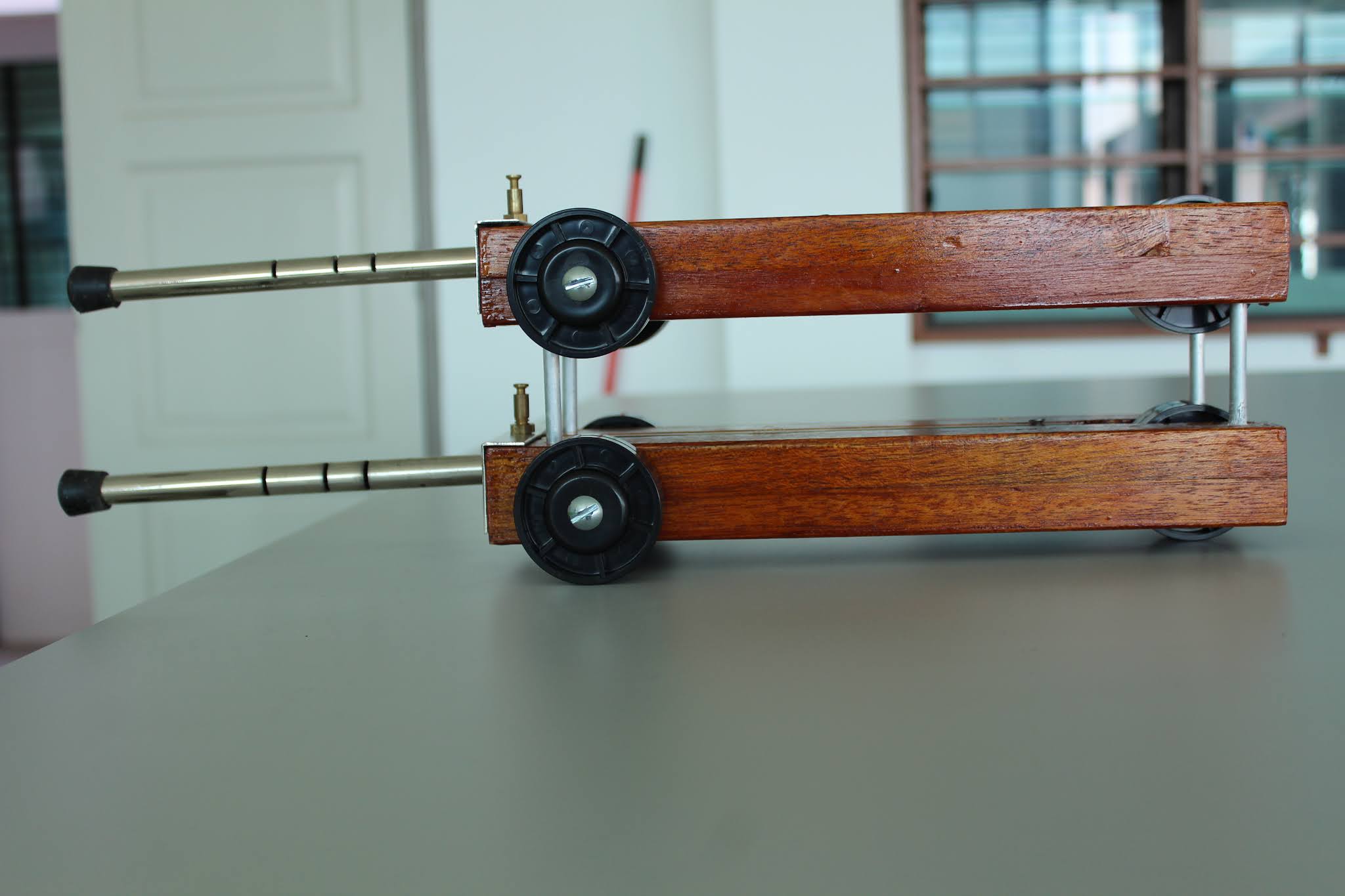 SuperLab Physics 4531: Dynamics Trolleys, Wooden