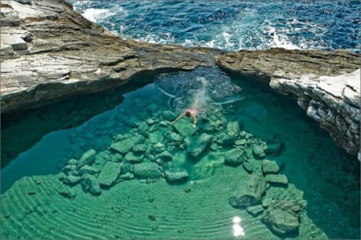 Tourism From Here: must visit (Natural Pool - Santorini, Greece) Tourism From Here: must visit (Natural Pool - Santorini, Greece)