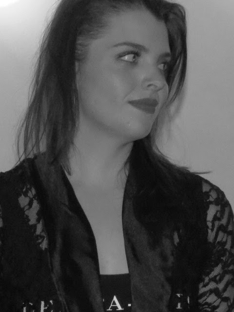 TV BUMERAN: DEBBIE CASTRO SENSACIONAL EN TEATRO