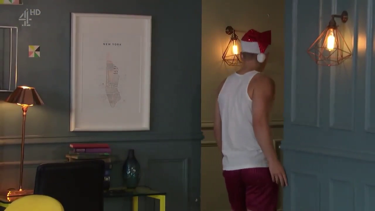 Hollyoaks off the Charts: Parry Glasspool in his boxers (Red)