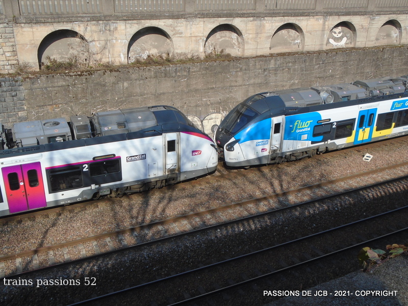 TRAINS-PASSIONS 52: CORADIA LINER - COULEUR FLUO GRAND EST.