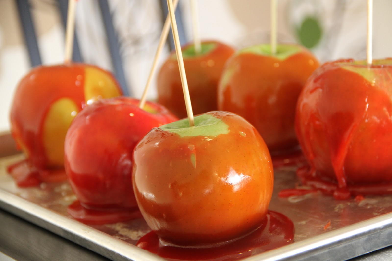 The Coffee Breaker: Halloween Candy Apples