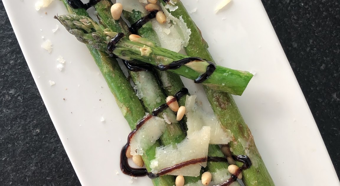 Tildas Kök och Vin: Smörstekt sparris med parmesan och pinjenötter
