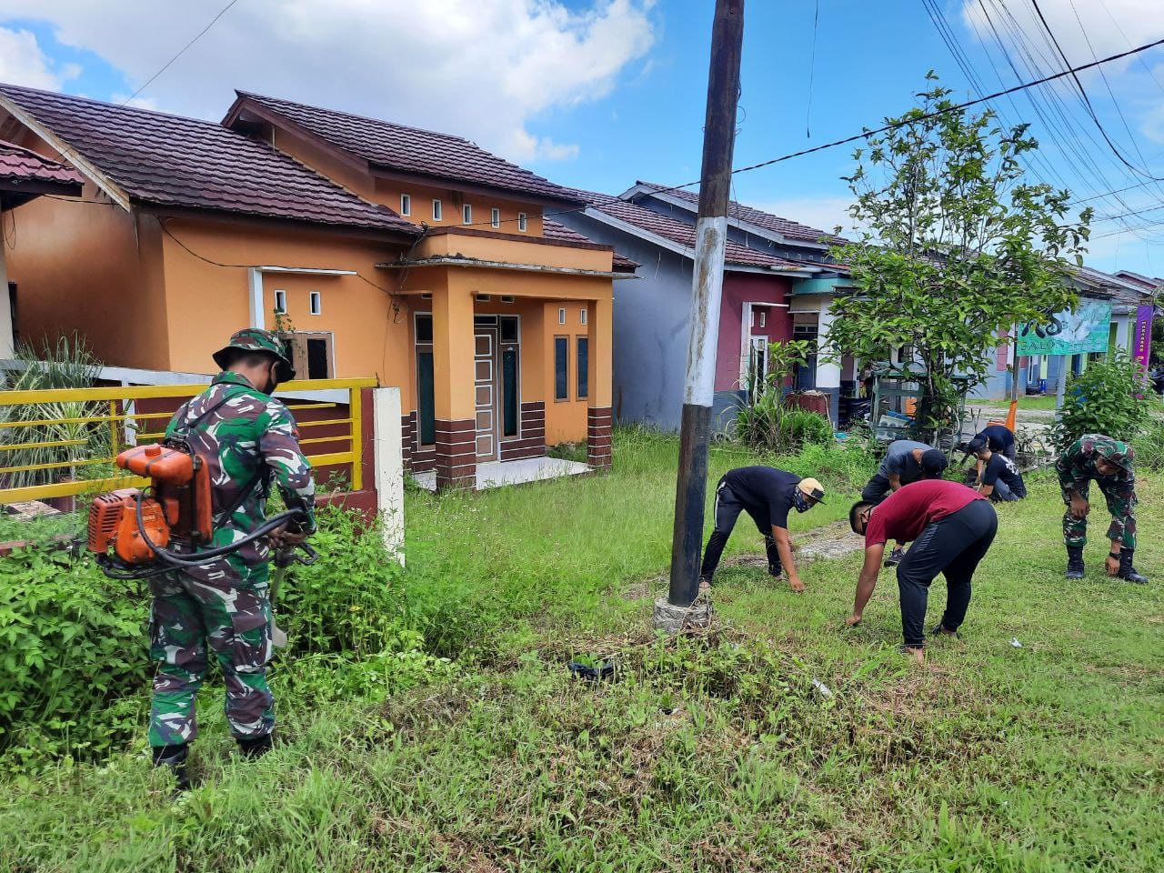 Karya Bakti TNI Wujud Nyata Pengabdian Prajurit Brigif 19/Khatulistiwa ...