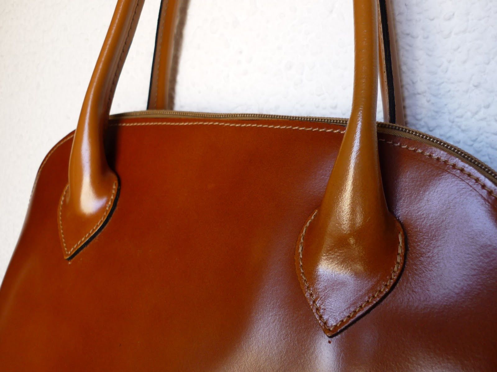 La coleccionista de bolsos: Bolso de piel marrón caramelo