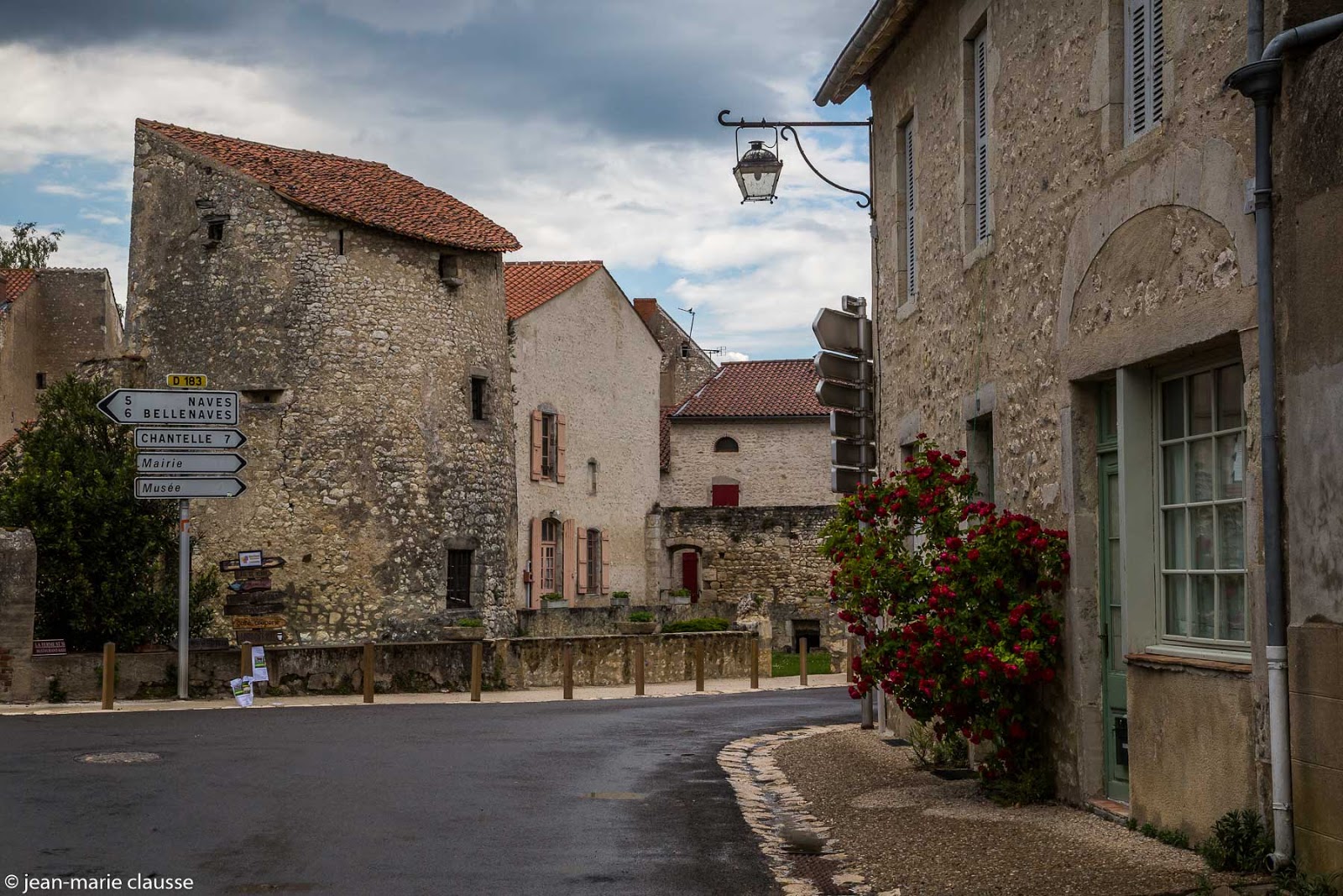 Découvrir la France en photos: 68 - CHARROUX. (Allier-03)