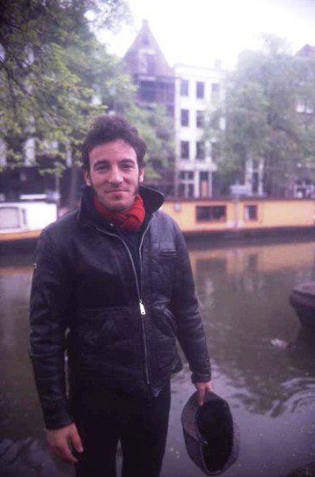 30 Rare Vintage Photographs of a Young and Handsome Bruce Springsteen ...