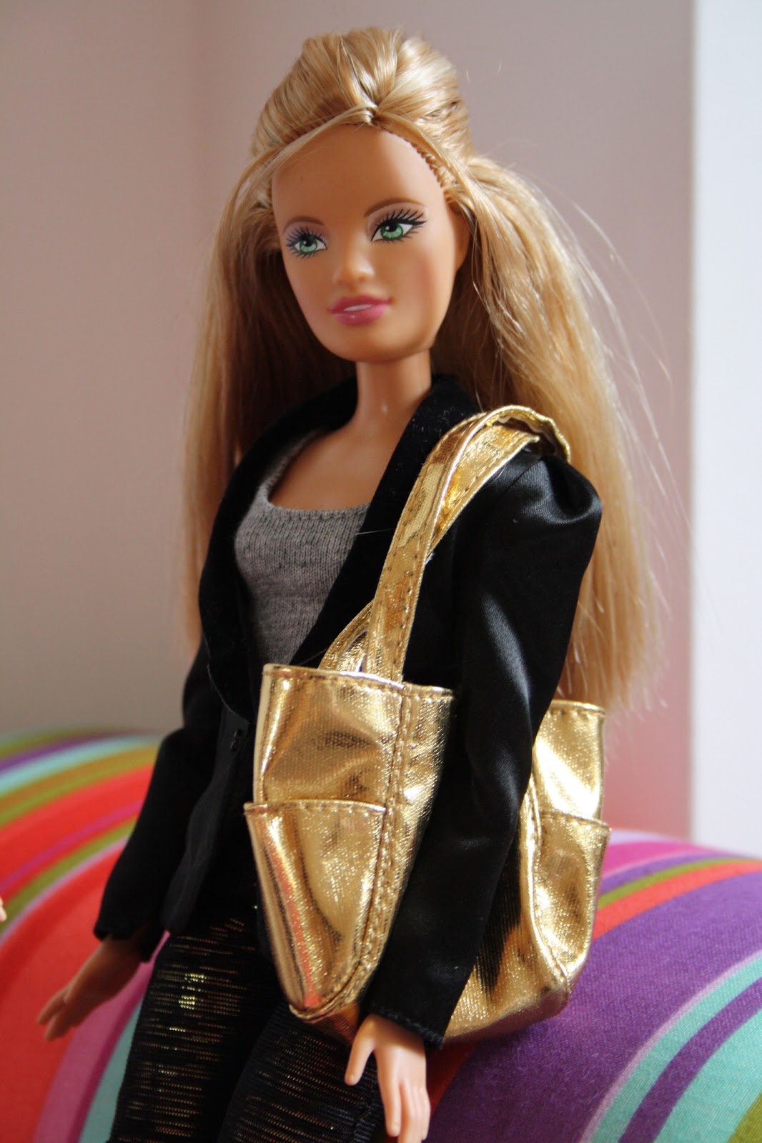 Un sueño de infancia: Fashion Fever Barbie vestidas de Barbie Basics ...