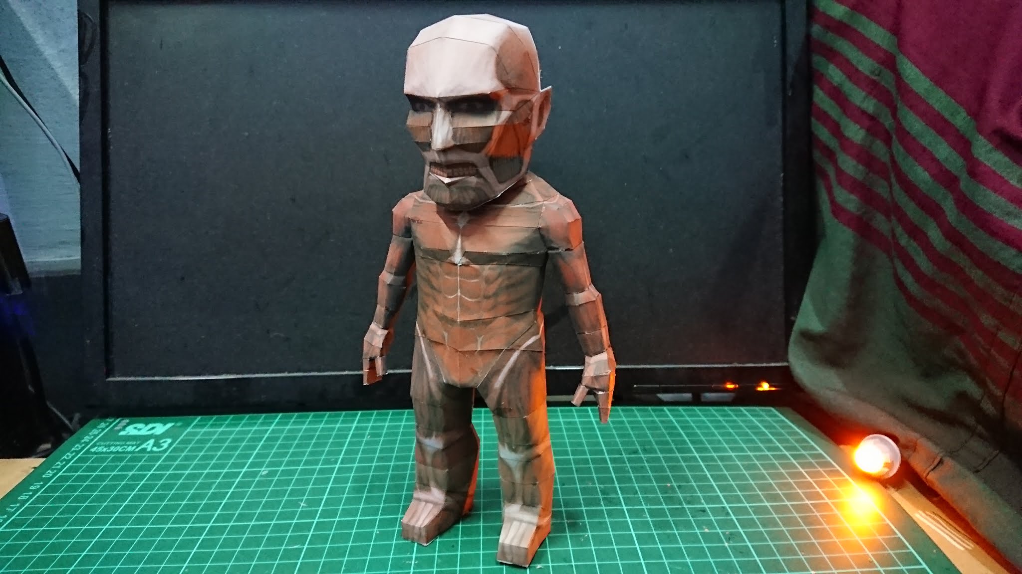 COLOSSAL TITAN CHIBI PAPERCRAFT