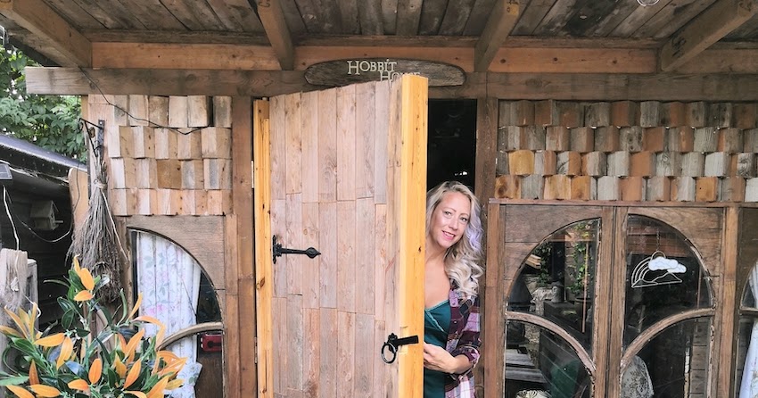 Shedworking: Budget pallet Hobbit House