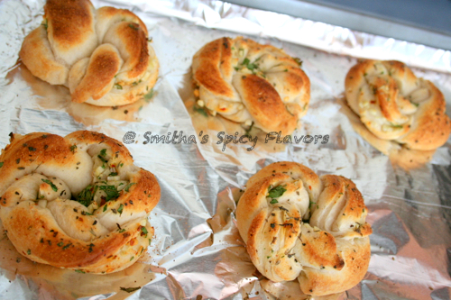 Garlic Mini twisted rolls with Pillsbury Biscuit dough - Semi HomeMade ...