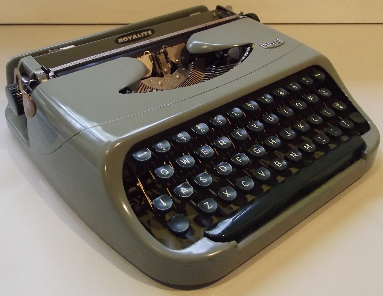 oz.Typewriter: Graduating with Honours: Singer Portable Typewriters ...