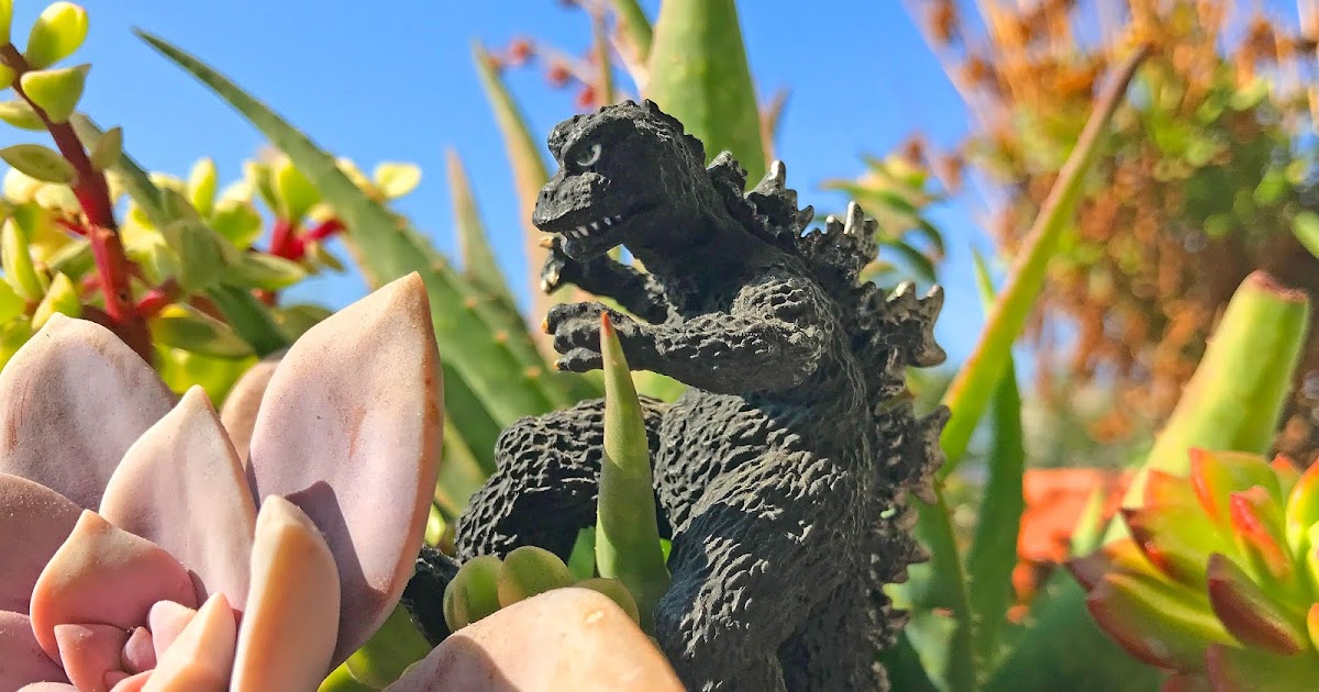 KAIJU IN L.A.: Godzilla is in over his head in giant plants